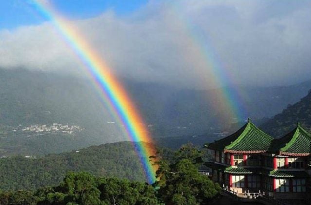 Longest lasting quadruple rainbow appears over Taipei, Taiwan, for 9 ...
